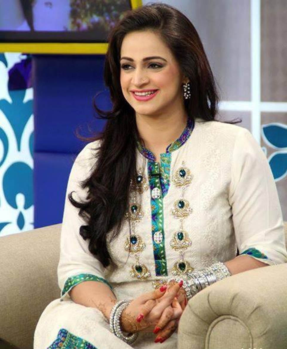 Pak Actress Noor Bukhari life story with all five husbands in detail ...