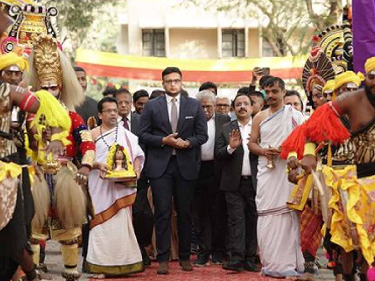 mysuru yuvaraja yaduveer krishnaraja datta owns no car house and land ...