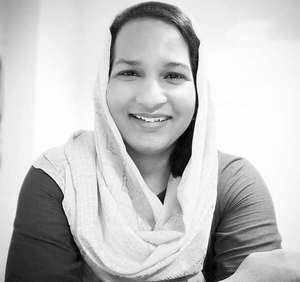 transgender aqsa shaikh professor of himsr life story | समाज के लिए ...