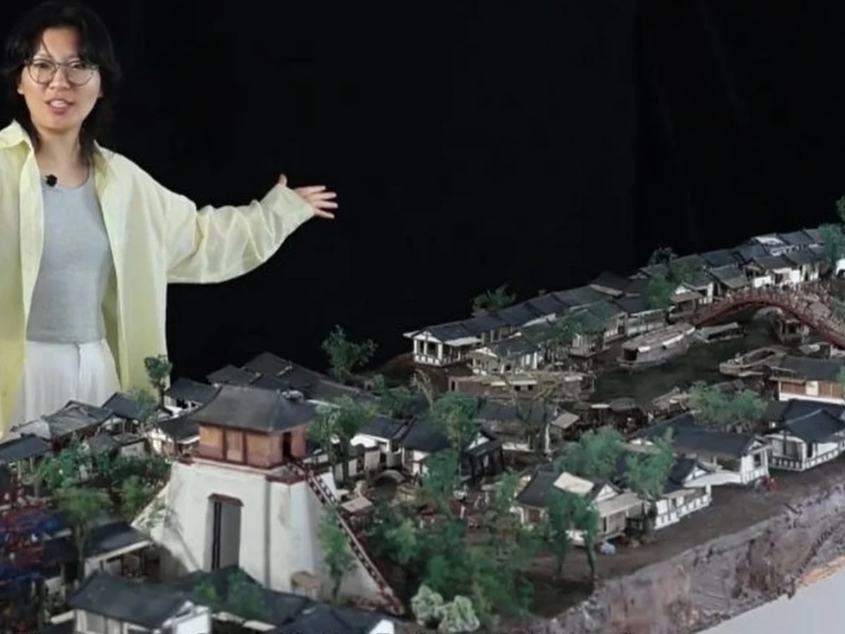 china woman uses 60kg chocolate ancient painting replica 3D model viral ...