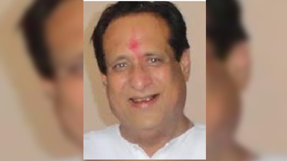 Congress leader Vinod Daga dies in front of Lords statue at tample in ...