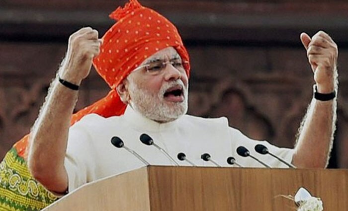72th Independence Day PM Narendra Modi wear saffron safa | केसरिया-लाल ...