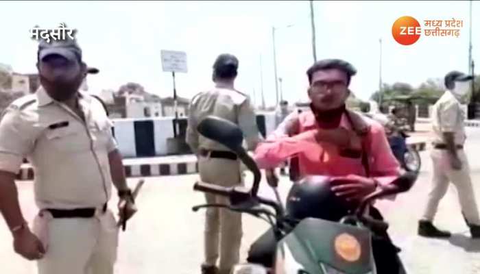 shocking and funny game of kids who beating each other with chappal ...