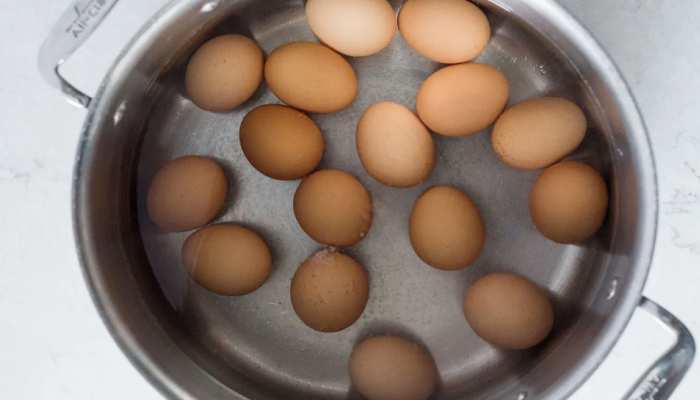 how to boil eggs at home in hindi