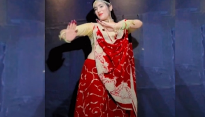 Namrita Malla Video Bhojpuri actress Namrita Mallas hot dance lightning ...