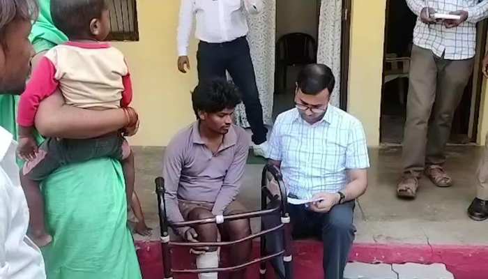 Police raid in oyo hotel in baghpat couple ran away from hotel watch ...