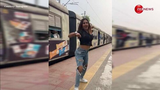 woman dance at crowded railway station going viral netizens give angry ...