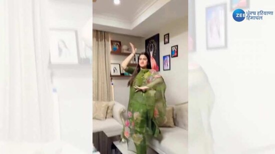 pranjal dahiya baithak mein hukka song dance video watch pranjal most ...