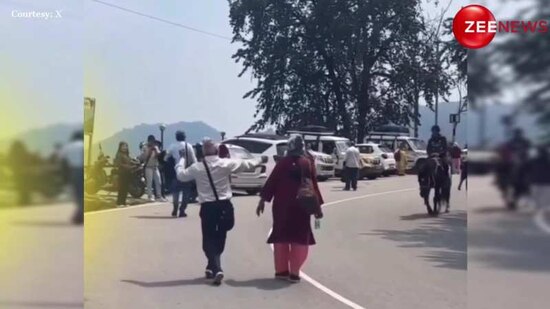 old uncle singing janu meri jaan for his wife between road users says ...